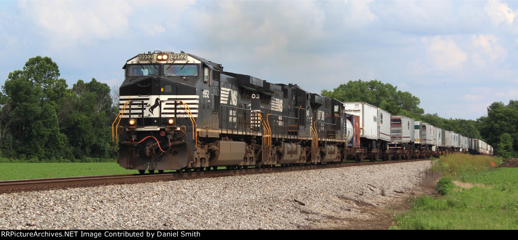 NS 9952 leads 216 Intermodal West-bound